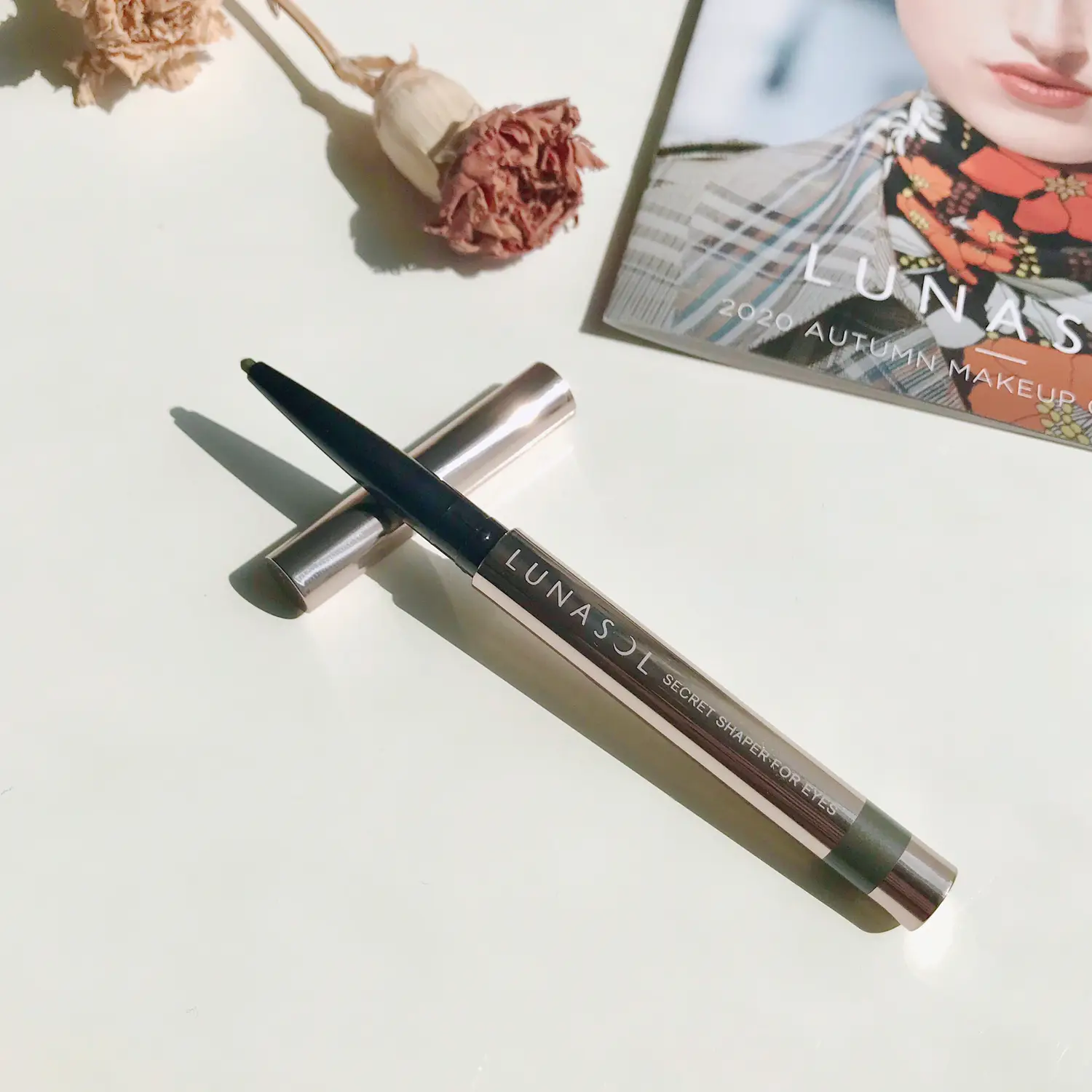 目元に忍ばせて、さりげなく引き立つ「絶賛アイライナー」 | m_cosが投稿した記事 | Lemon8